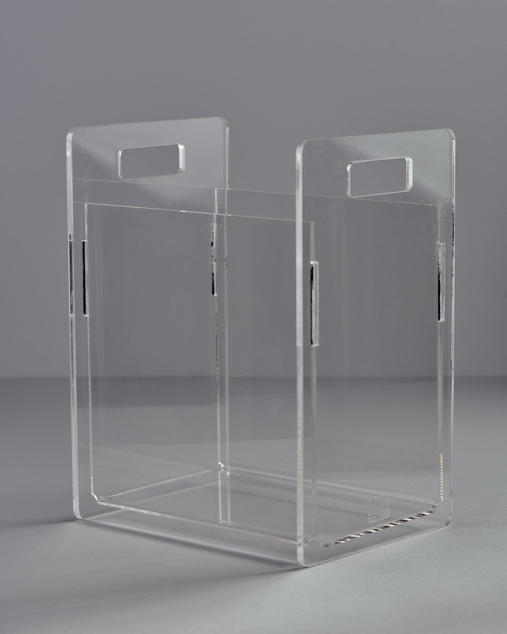 Magazine Stand – Zee Designs Plexiglass